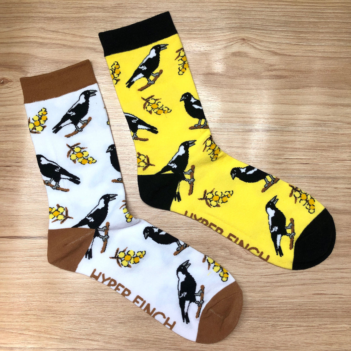 Magpie Socks – Hyper Finch